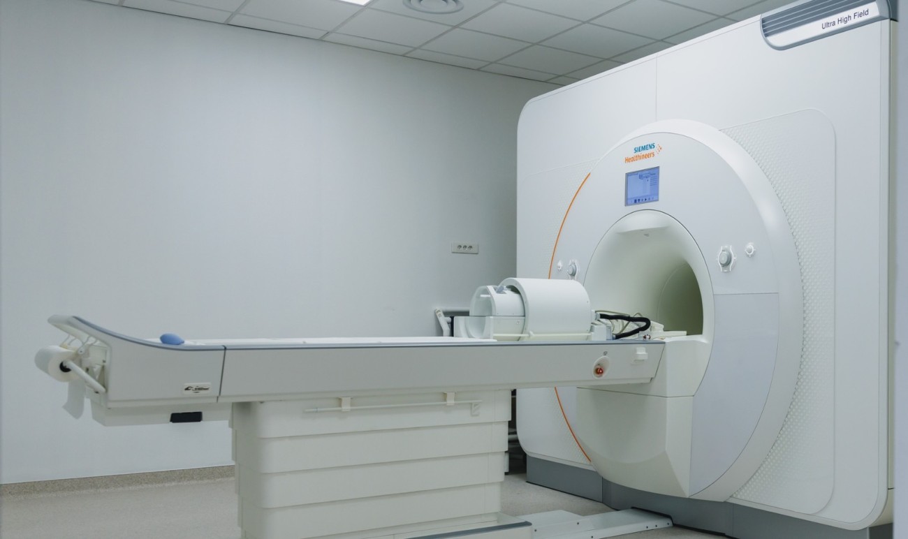 A 7-Tesla MRI scanner at Paris Brain Institute: cutting-edge technology ...