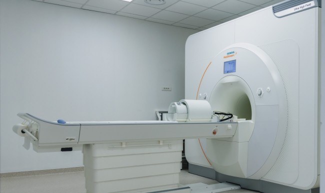 A 7-Tesla MRI scanner at Paris Brain Institute: cutting-edge technology ...